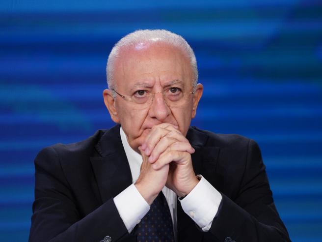 De Luca: «A Roma hanno paura del voto. Ma noi ci saremo anche tra 25 anni»