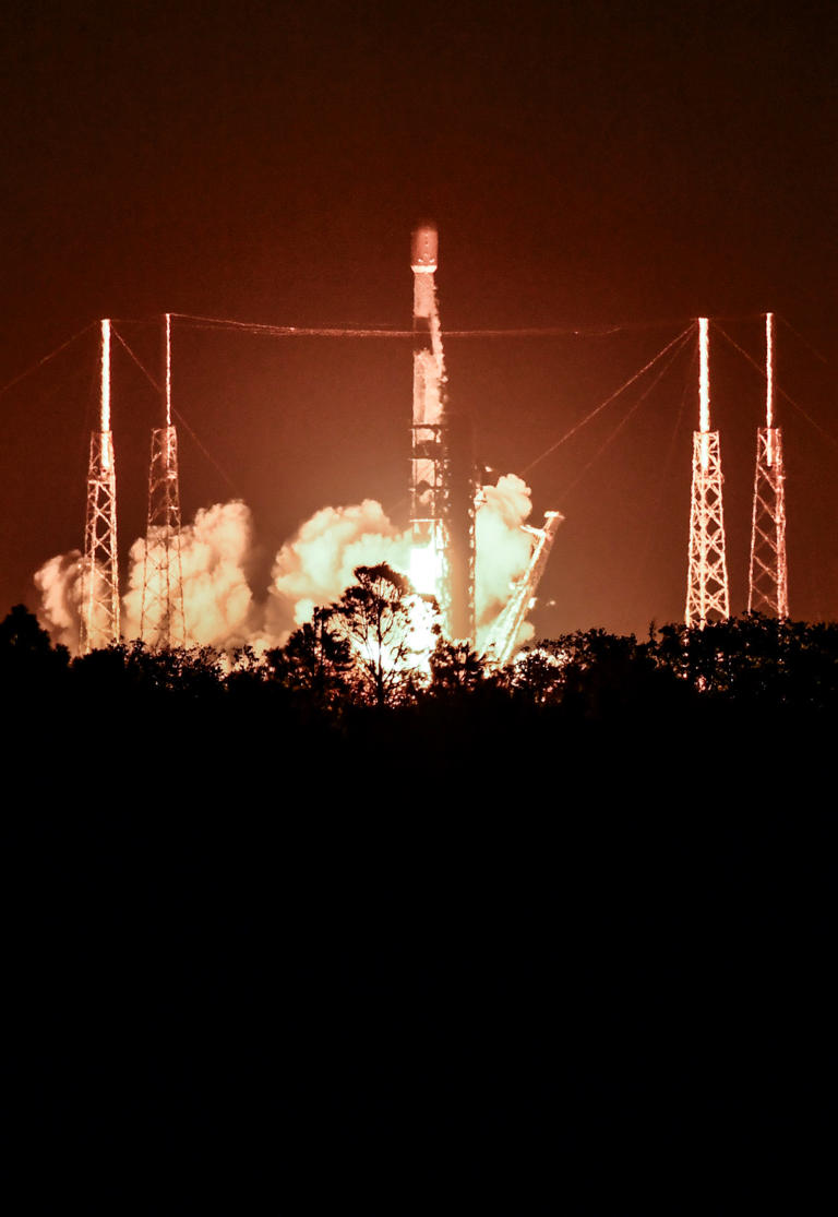 SpaceX launch: Live updates from Starlink Falcon 9 launch at NASA's ...