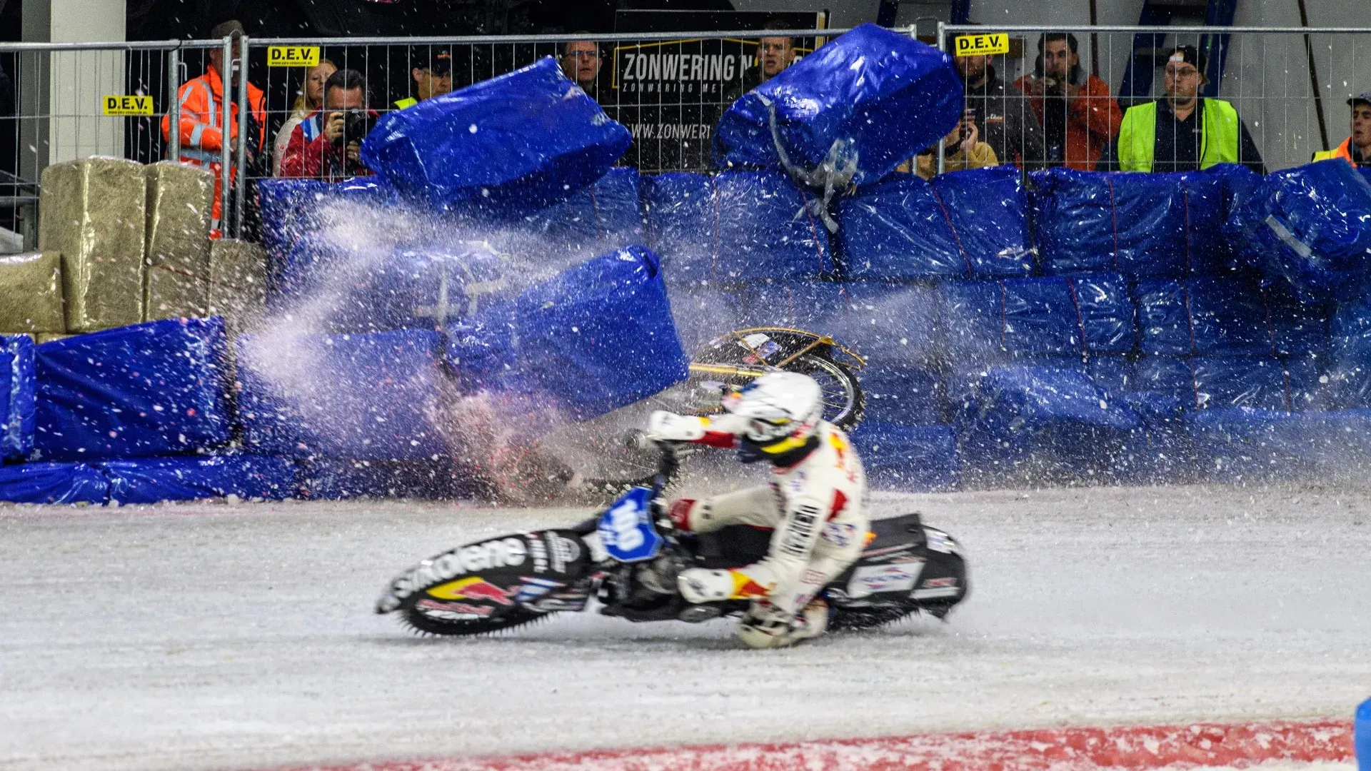 Valpartij op hoge snelheid, foto's van een vreselijk ongeluk