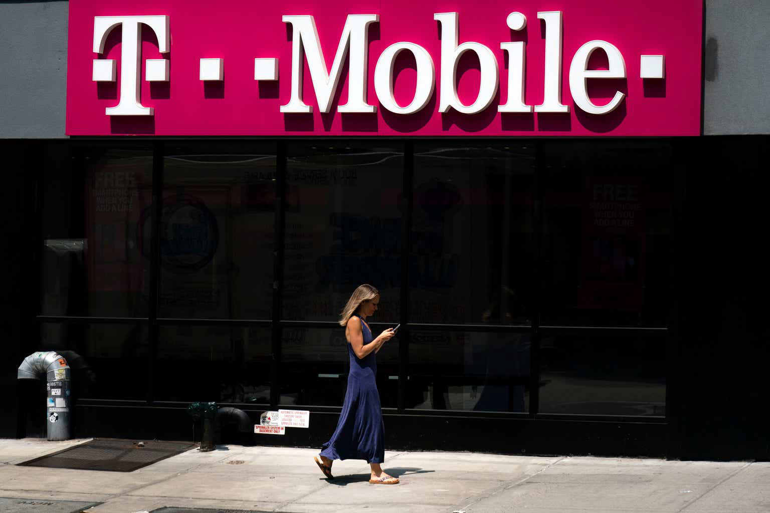 T-Mobile opens registration for Starlink satellite service beta launch T-Mobile opens registration for Starlink satellite service beta launch