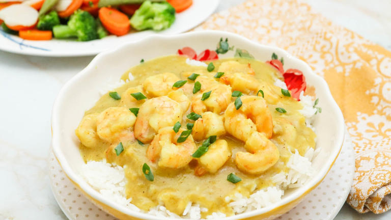 There's A Fusion Of Flavors In This Hawaiian-style Curry - Hawaiian ...