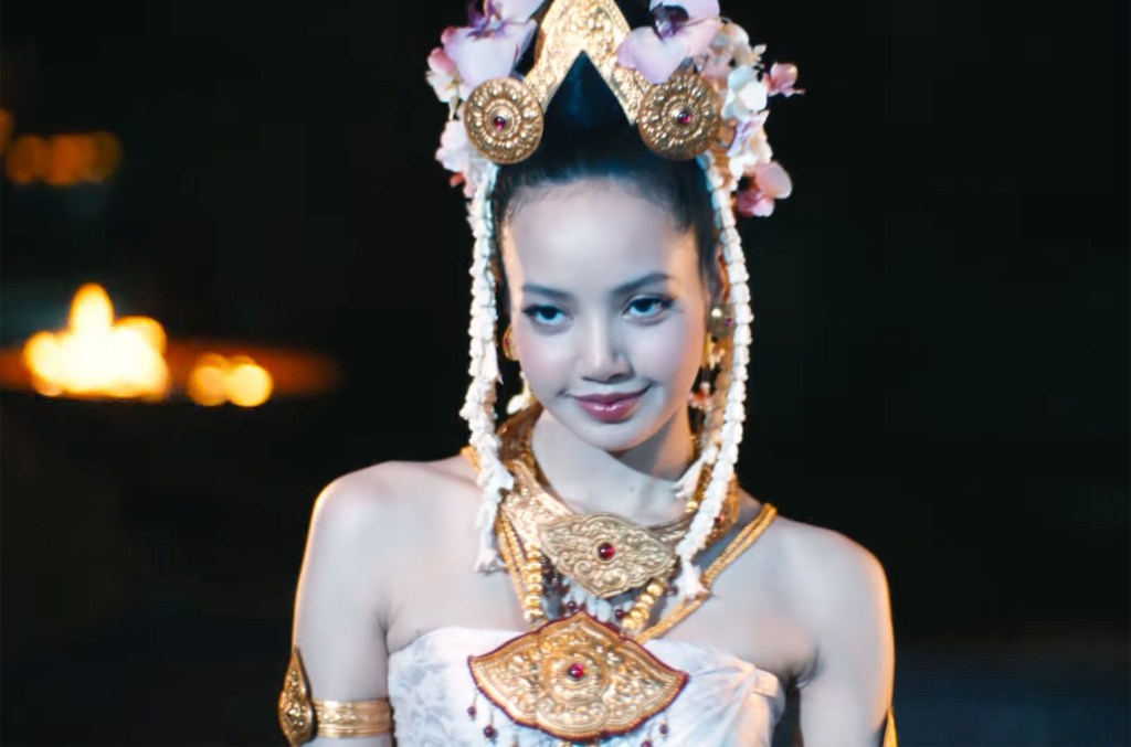 BLACKPINK's LISA Says First Day of ‘White Lotus' Shooting Was Rough: ‘I ...