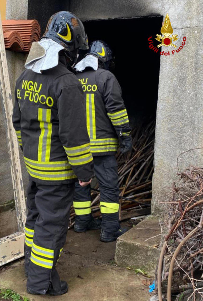 Esplosione in una villetta a Aprilia per fuga gas, 2 morti Esplosione in una villetta a Aprilia per fuga gas, 2 morti