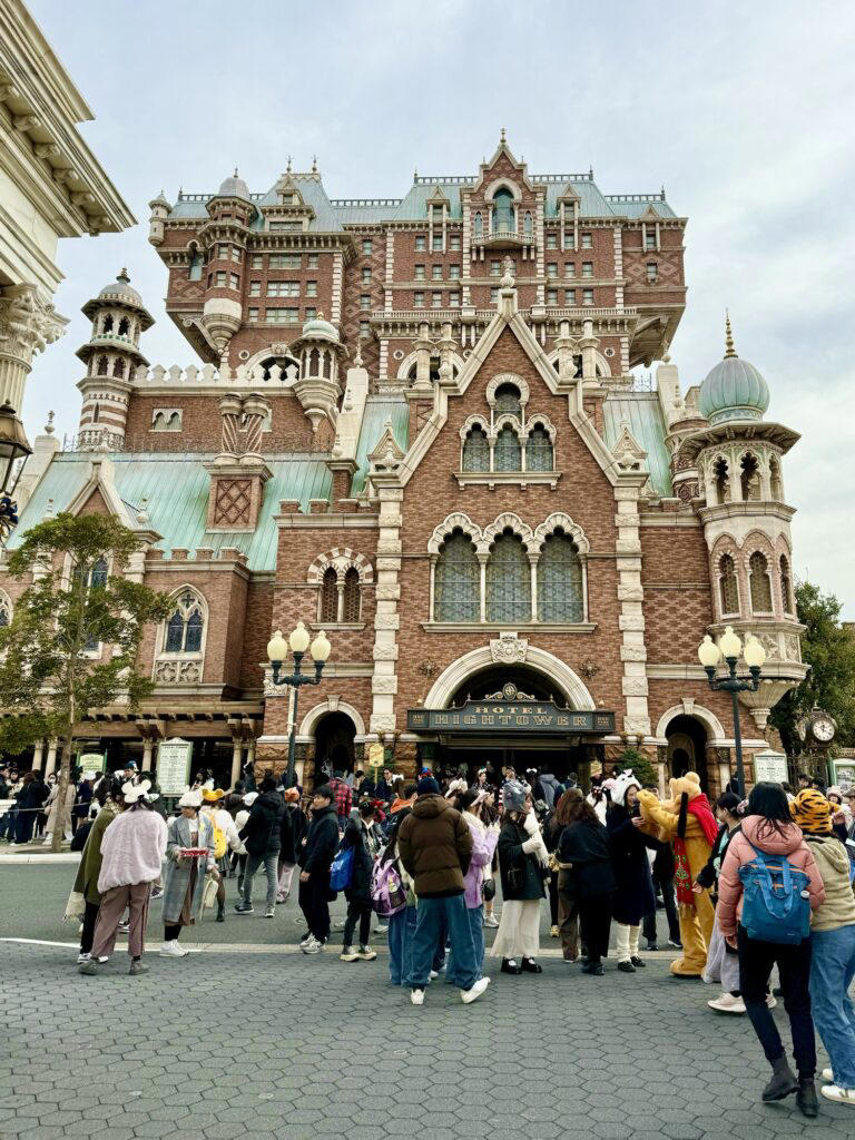 10 Reasons To Visit Tokyo Disneyland (Instead of DisneySea)
