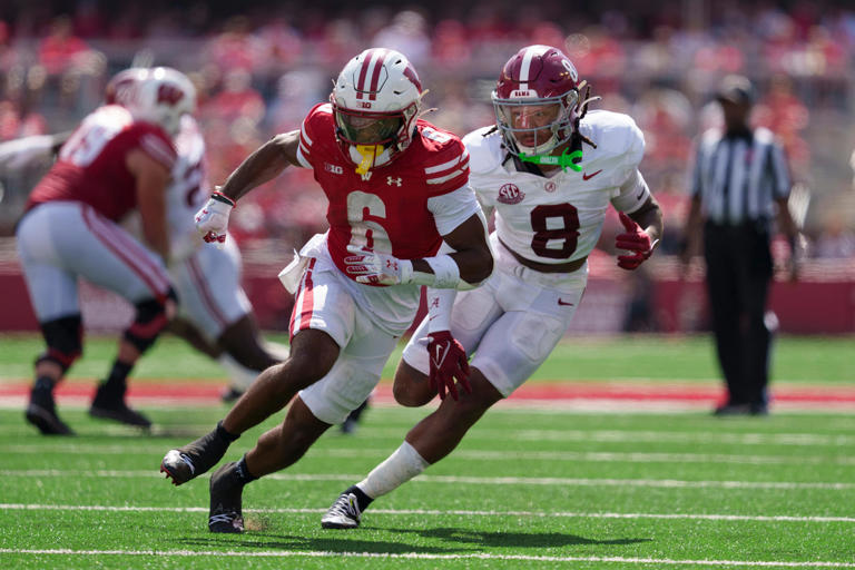 Alabama defensive lineman announces return for 2025 season