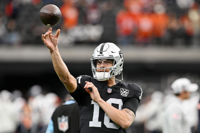 Prediction and betting odds for Raiders vs. Saints in Week 17
