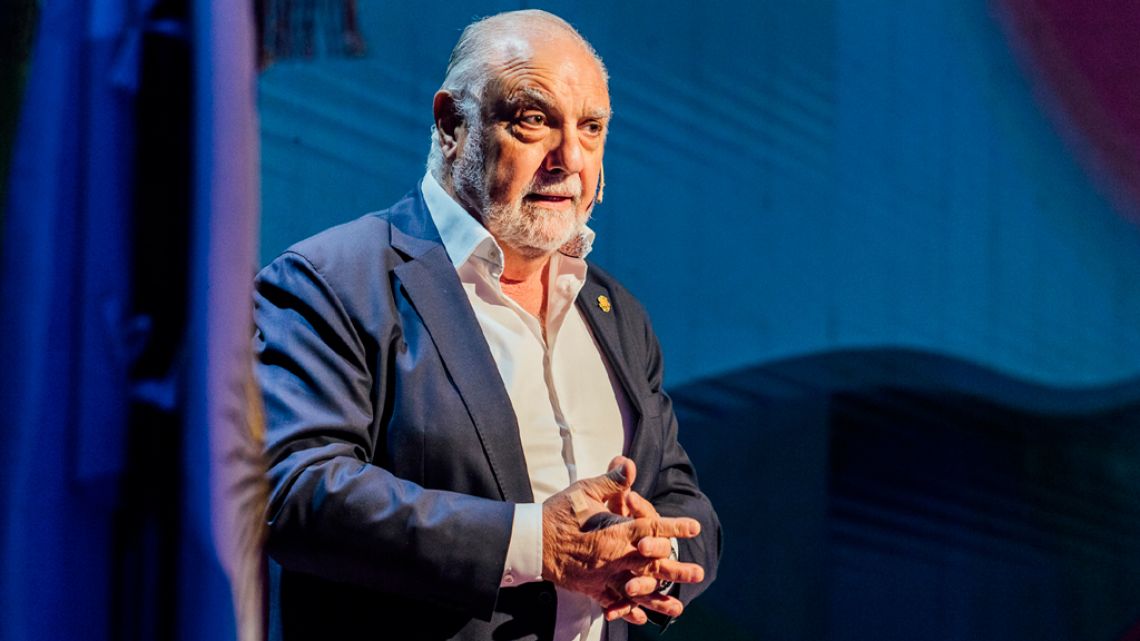 Juan Carlos Rabbat: "Educar a distancia es más que dar clases por Zoom"