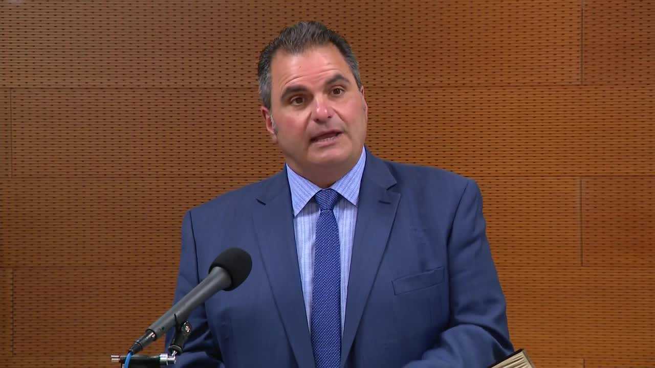 Mayor awarded $1.1M in lawsuit; 139-year-old newspaper agrees to close