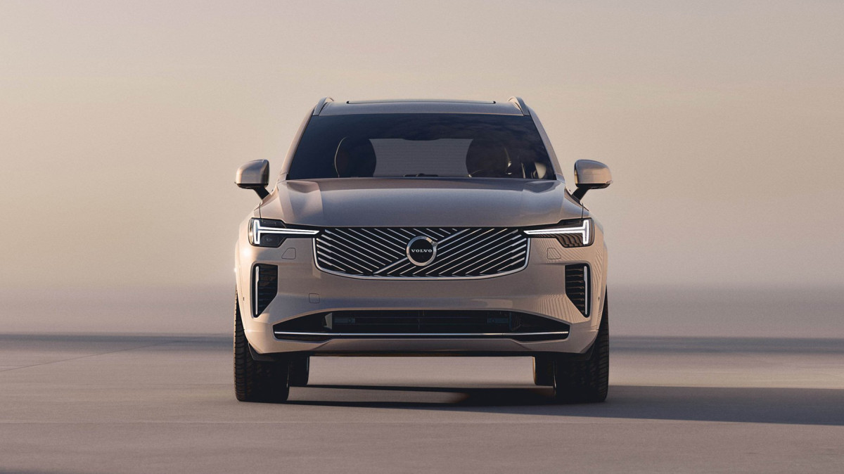 Volvo rolls out tons of XC90 lease options this April