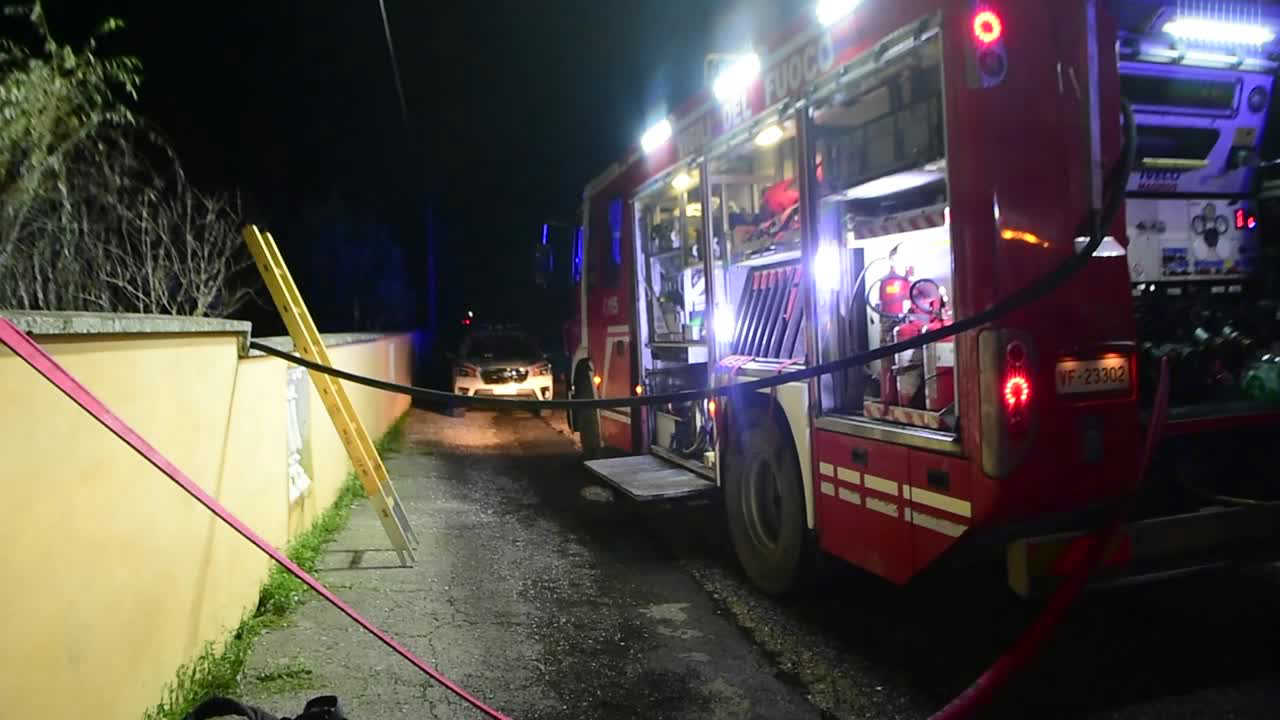 Latina, esplosione in una villetta per una fuga di gas: due morti Latina, esplosione in una villetta per una fuga di gas: due morti