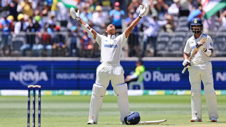 Rohit Sharma scolds Jaiswal for getting stuck in 'no entry' area ... Rohit Sharma scolds Jaiswal for getting stuck in 'no entry' area ...