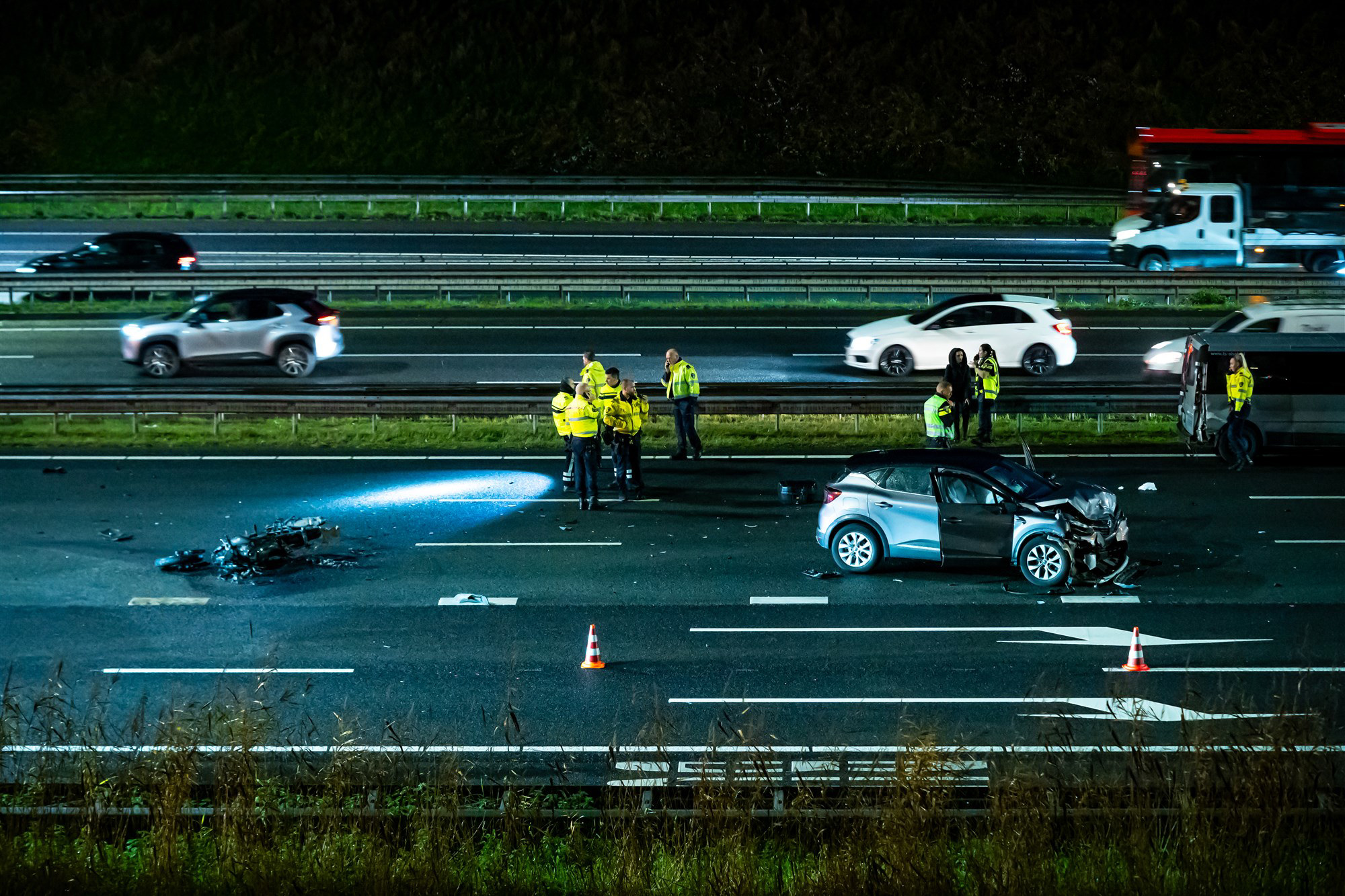Dode en gewonden bij zwaar verkeersongeval op A16 bij Rotterdam Dode en gewonden bij zwaar verkeersongeval op A16 bij Rotterdam