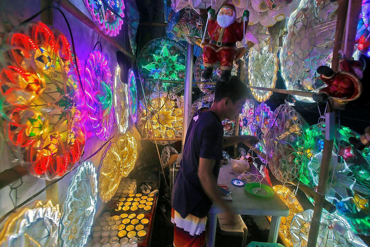 Working on Christmas Eve? DOLE releases pay guidelines Working on Christmas Eve? DOLE releases pay guidelines