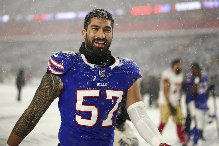 Buffalo Bills Players Have Snowball Fight After AFC Win Buffalo Bills Players Have Snowball Fight After AFC Win