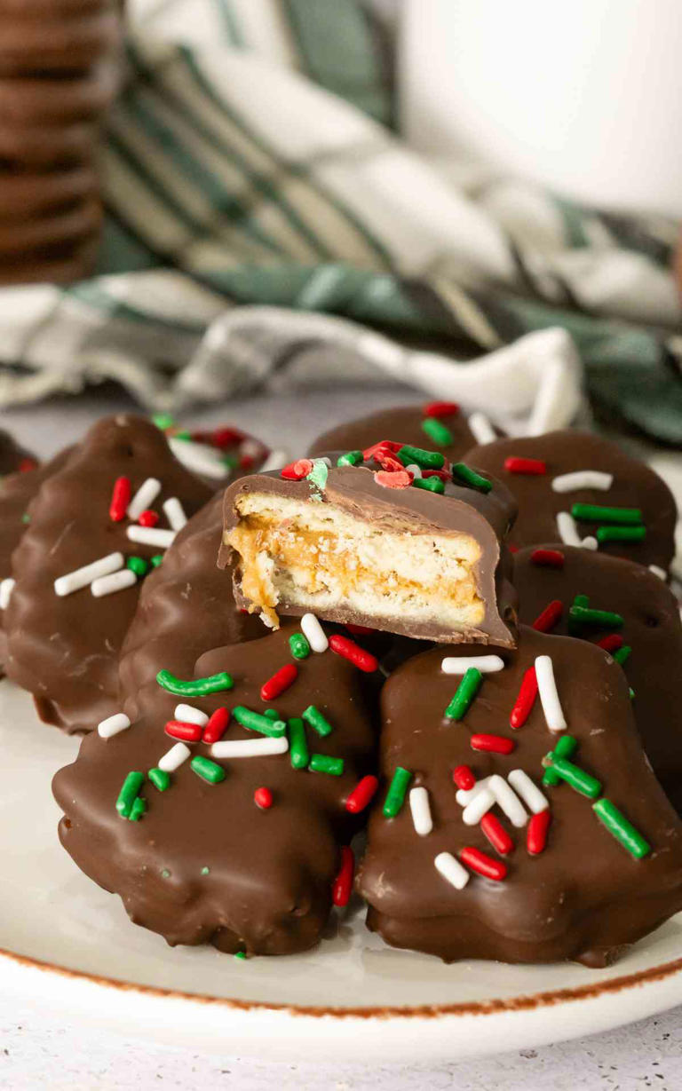 Christmas Ritz Cracker Cookies