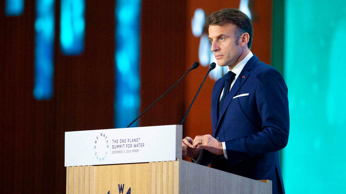 Emmanuel Macron exclut de démissionner Emmanuel Macron exclut de démissionner