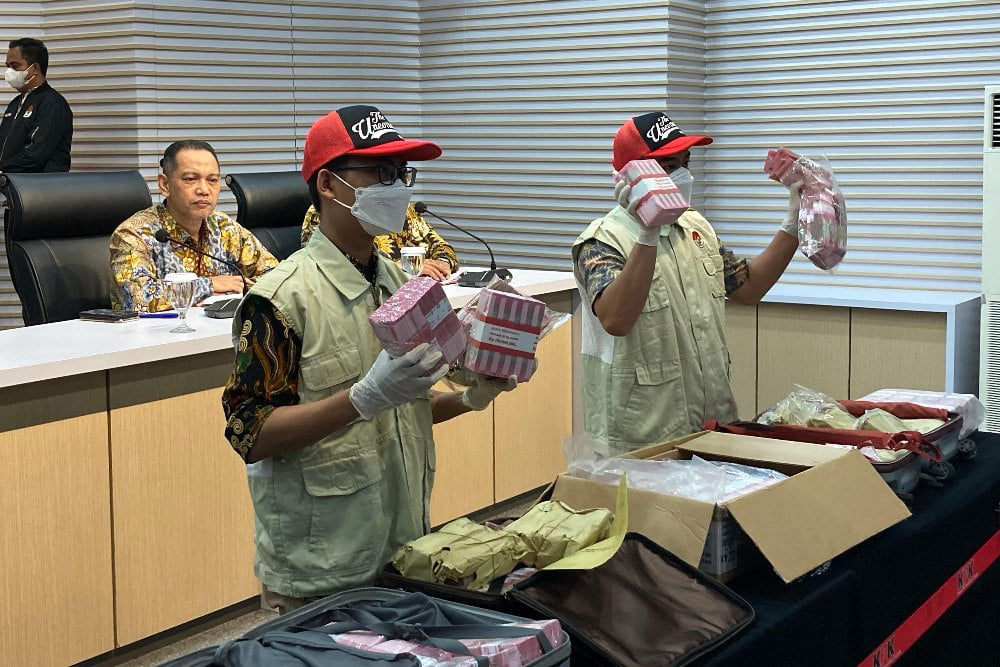 KPK Usut Aliran Uang Korupsi Pj Walkot Pekabaru Risnandar Mahiwa KPK Usut Aliran Uang Korupsi Pj Walkot Pekabaru Risnandar Mahiwa