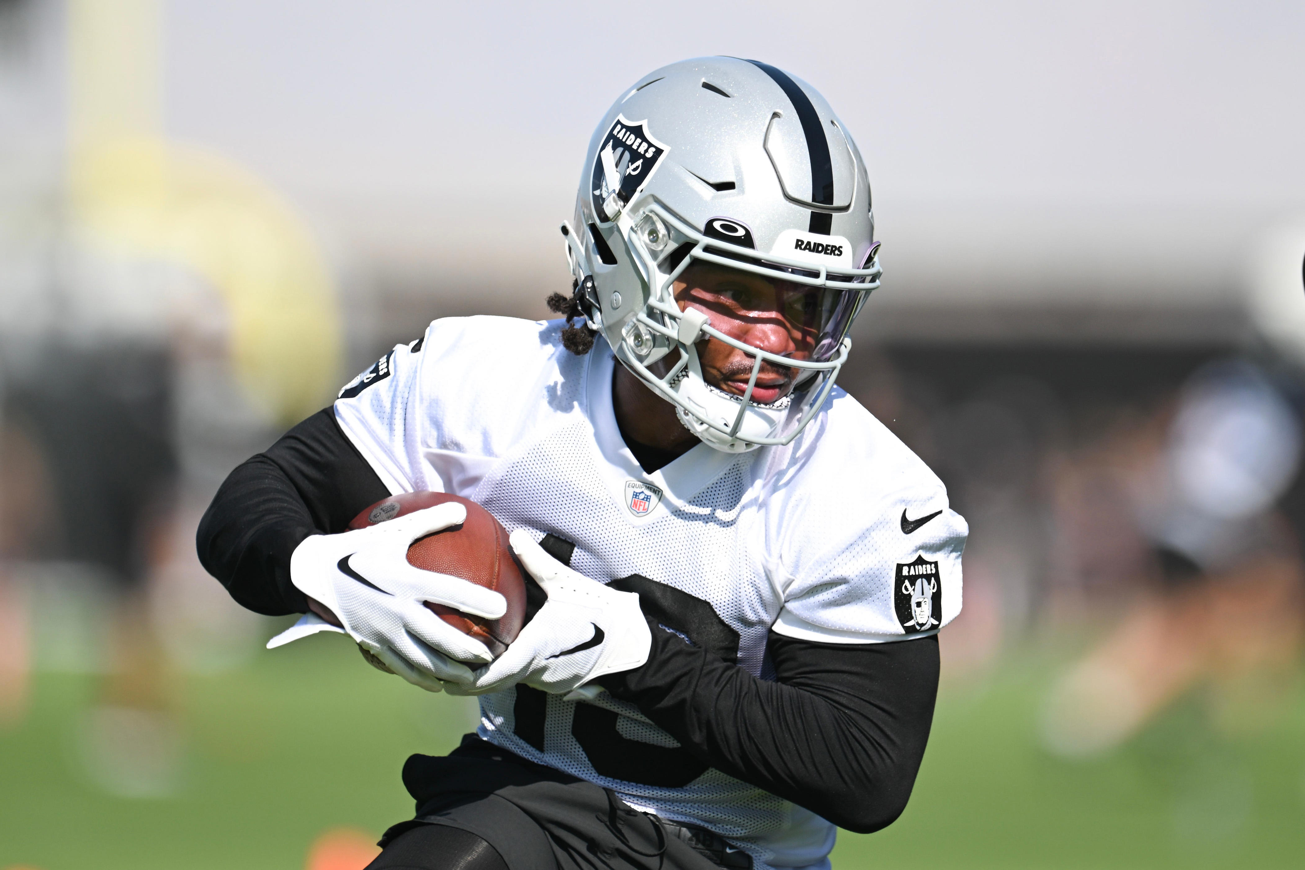 Raiders make 4 roster moves including bringing back former speedy WR ...