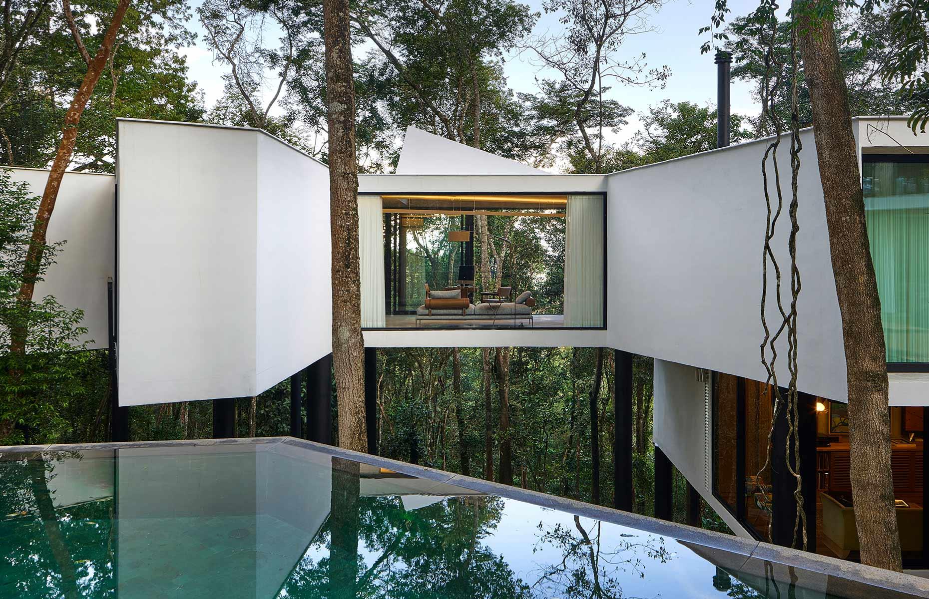 12 beautiful homes hidden in the trees