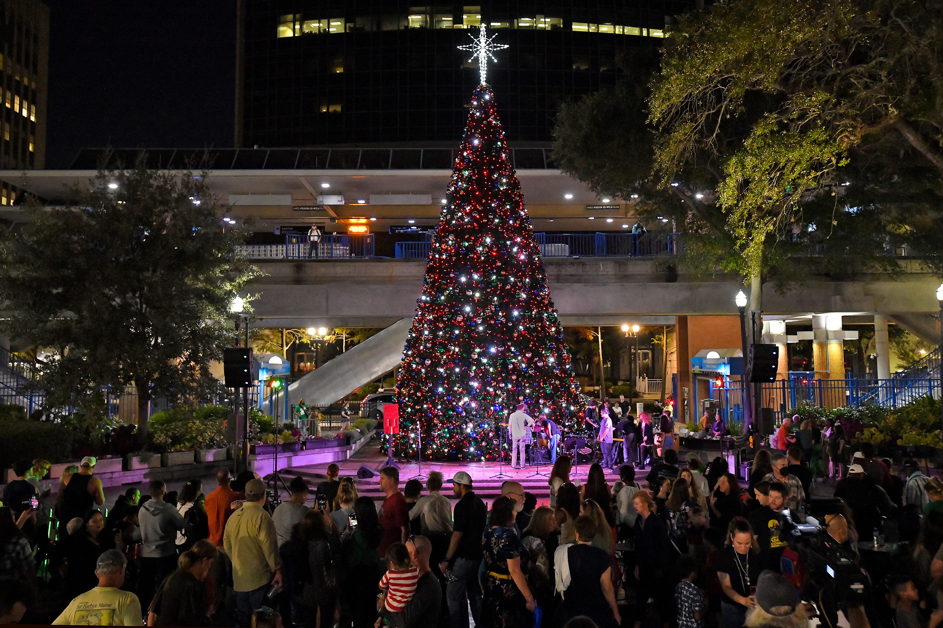 Jacksonville Christmas tree lighting moves to new Riverfront Plaza