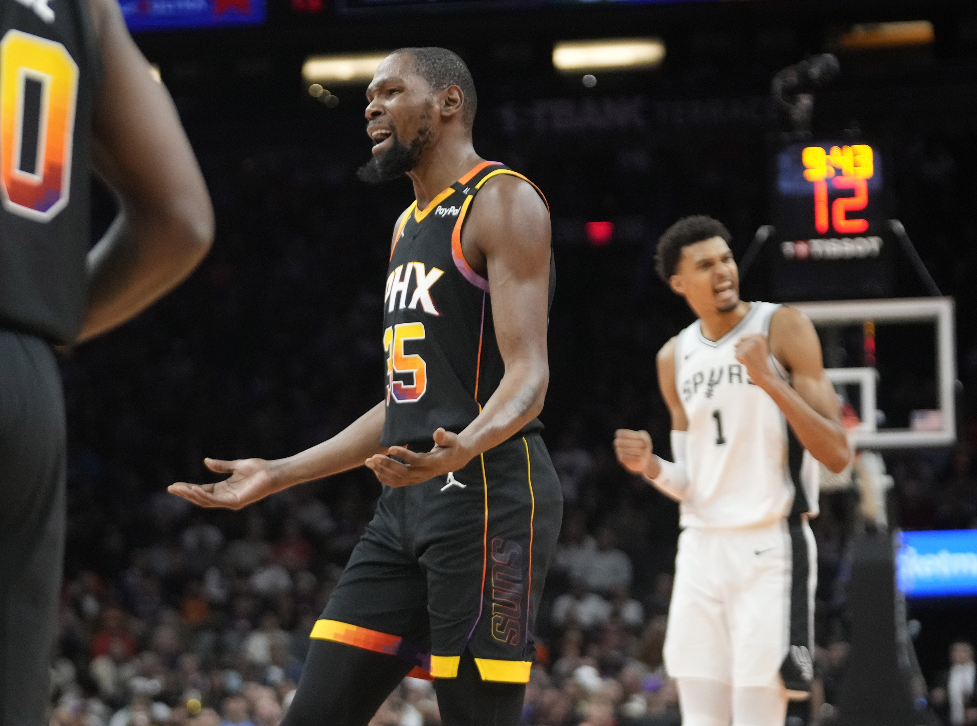 Kevin Durant exits Suns-Spurs game after twisting ankle, Thursday ...