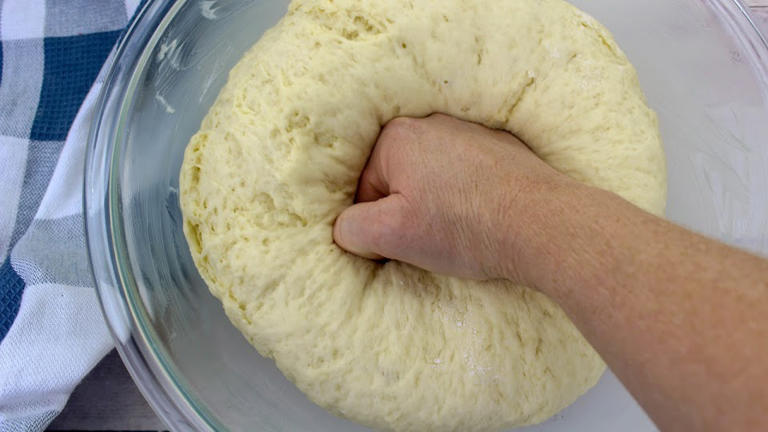 The Dough For These Pecan Cinnamon Rolls Rises Well And Creates A Light ...