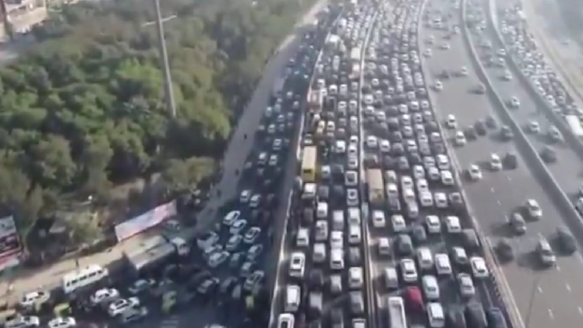 WATCH: Heavy Traffic Jam In Ghazipur As Police Step Up Security Ahead ... WATCH: Heavy Traffic Jam In Ghazipur As Police Step Up Security Ahead ...