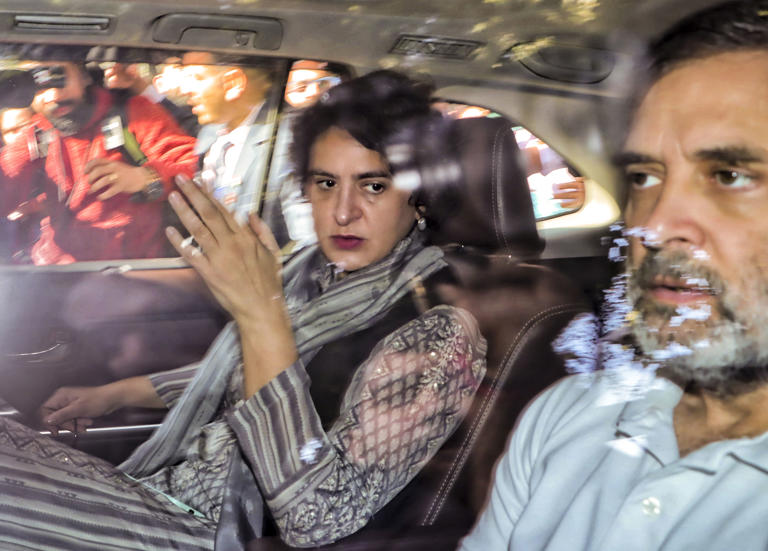Massive traffic jam at Ghazipur border ahead of Rahul's visit to Sambhal Massive traffic jam at Ghazipur border ahead of Rahul's visit to Sambhal
