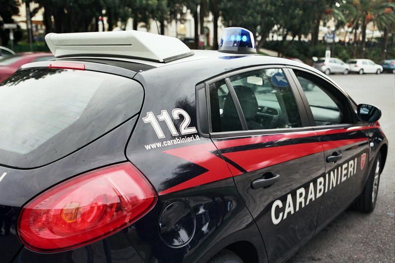 Abusi sessuali sui figli minori, arrestata una donna a Isola Capo Rizzuto