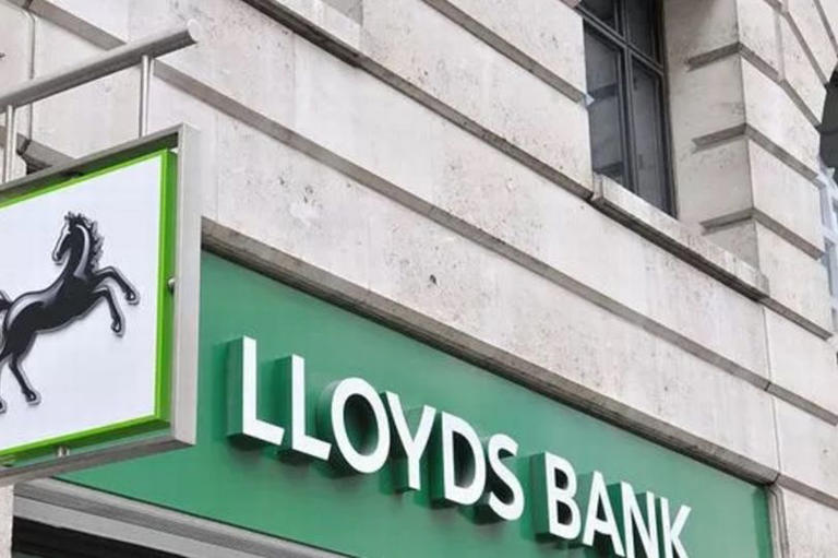 Lloyds Bank warns customers to act 'within six days' for free Christmas ... Lloyds Bank warns customers to act 'within six days' for free Christmas ...