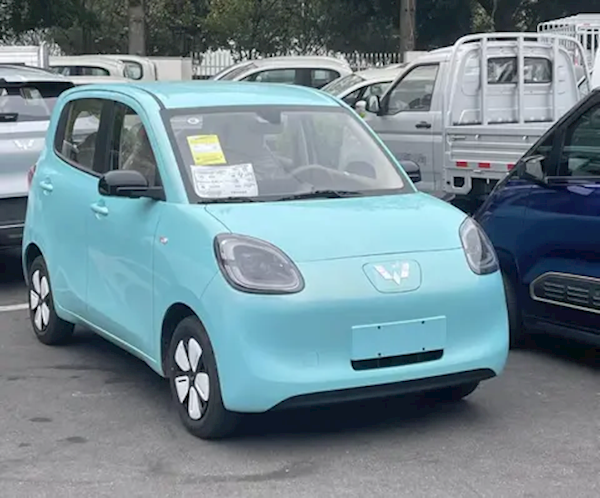 全新五菱宏光MINIEV亮相：三门五门可选，造型升级续航提升