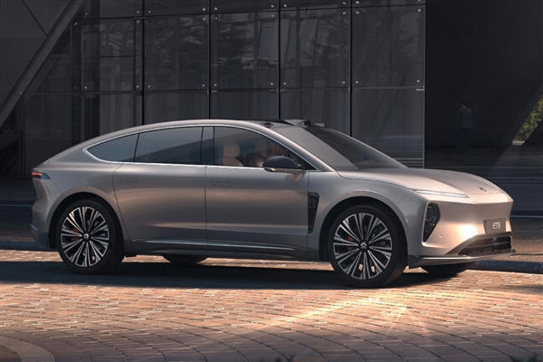 蔚来ET9实车亮相，80万电动豪车气场全开，搭载自研真900V高压架构