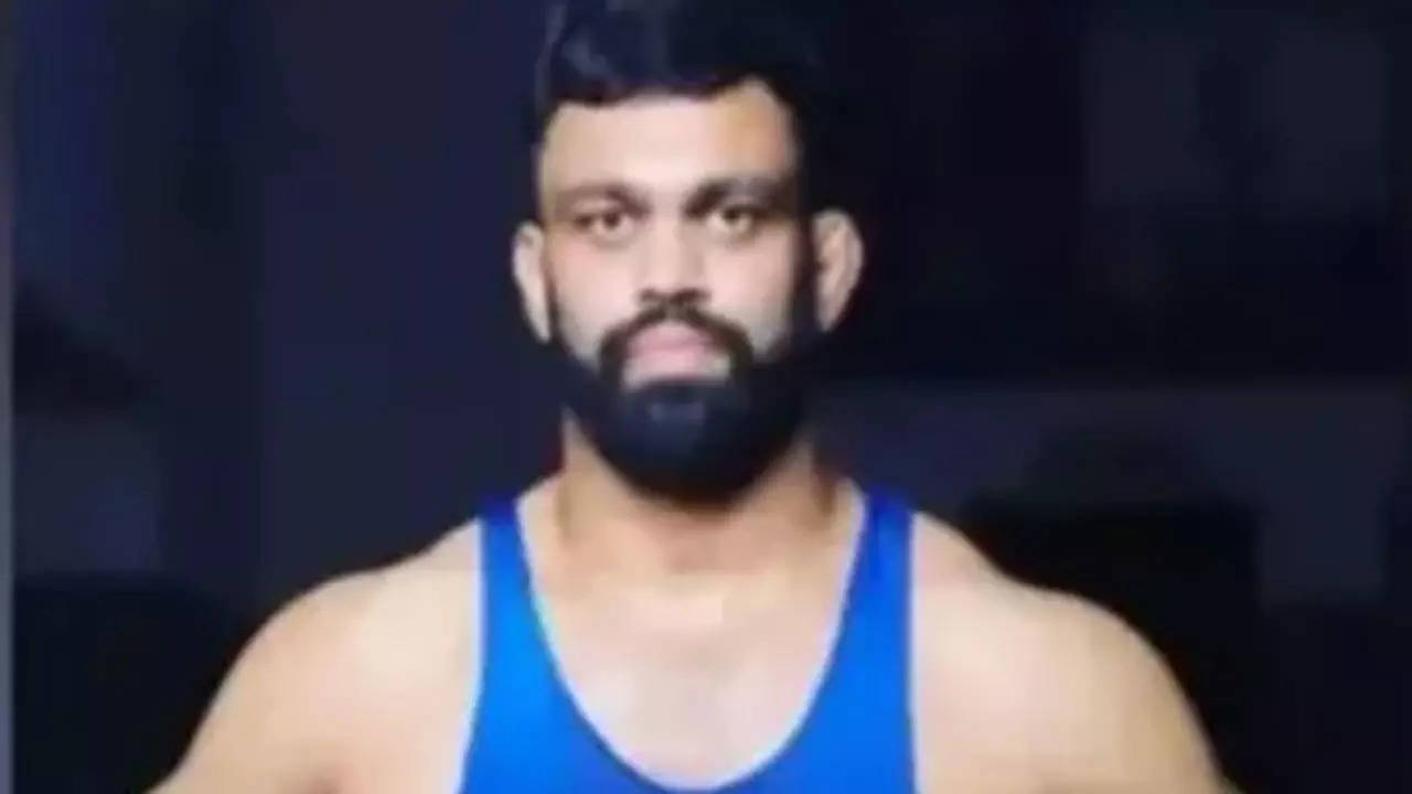 Young Pune wrestler suffers fatal heart attack while exercising in gym Young Pune wrestler suffers fatal heart attack while exercising in gym