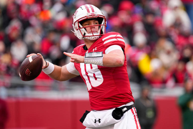 Phil Longo in pursuit of former Wisconsin class of 2025 quarterback signee