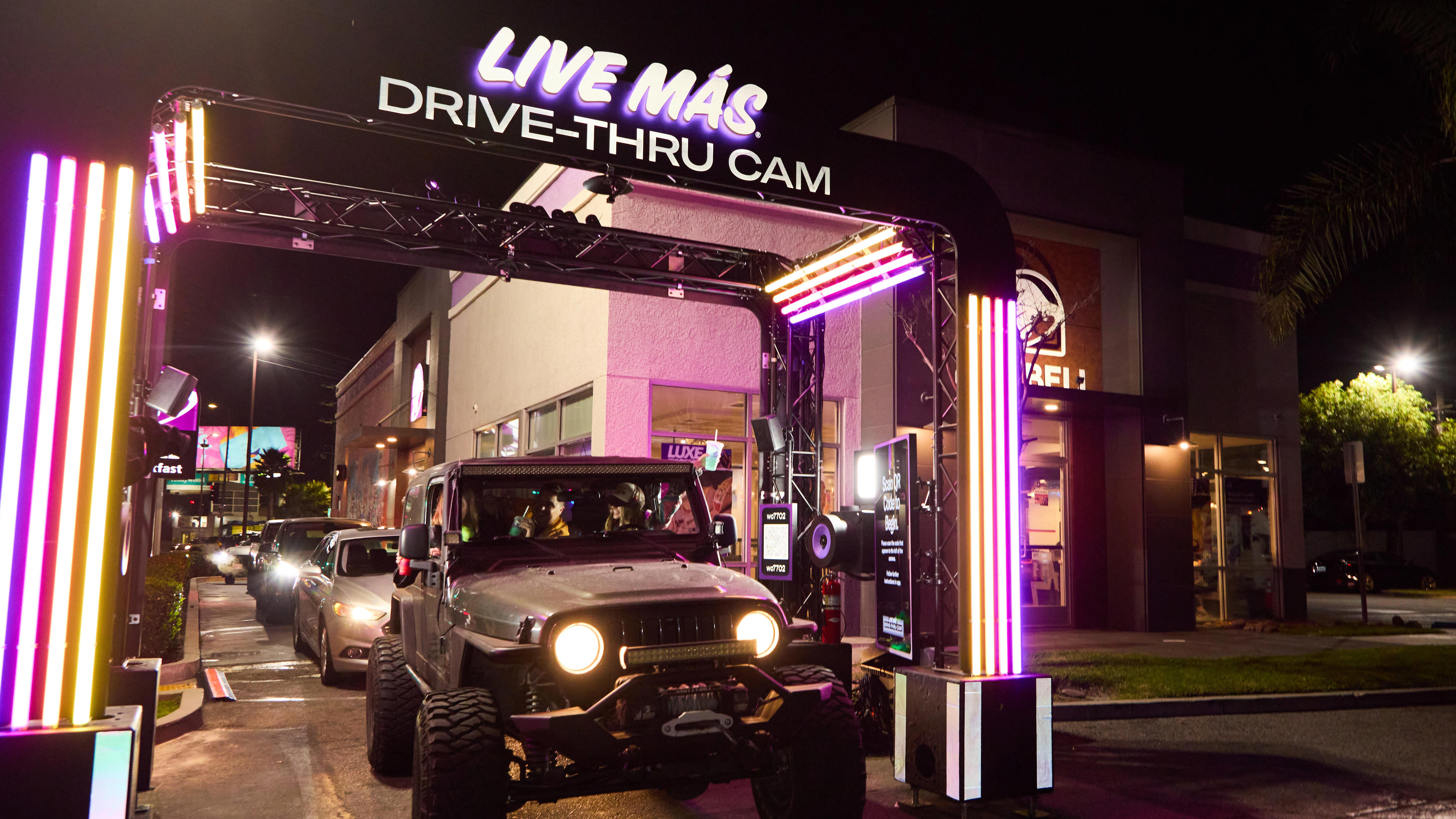 Taco Bell Drive-Thru Cam's Florida stop could get you in a Super Bowl ...