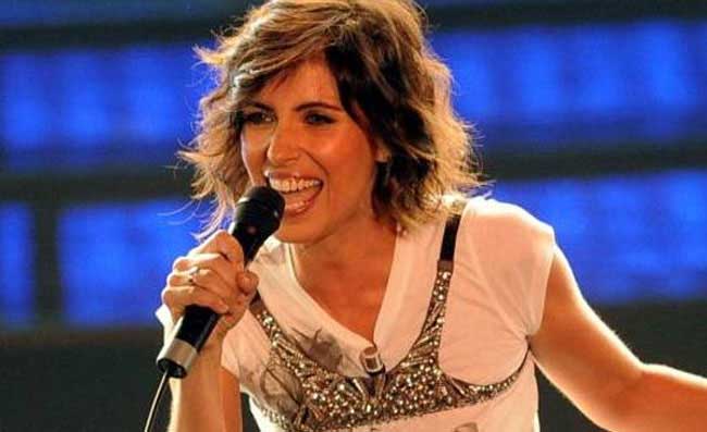 X Factor, concorrente canta "La cura per me" in napoletano: la (bella ...