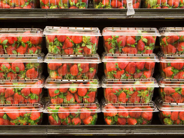 This Trick Guarantees Berries Will Last Longer in the Fridge