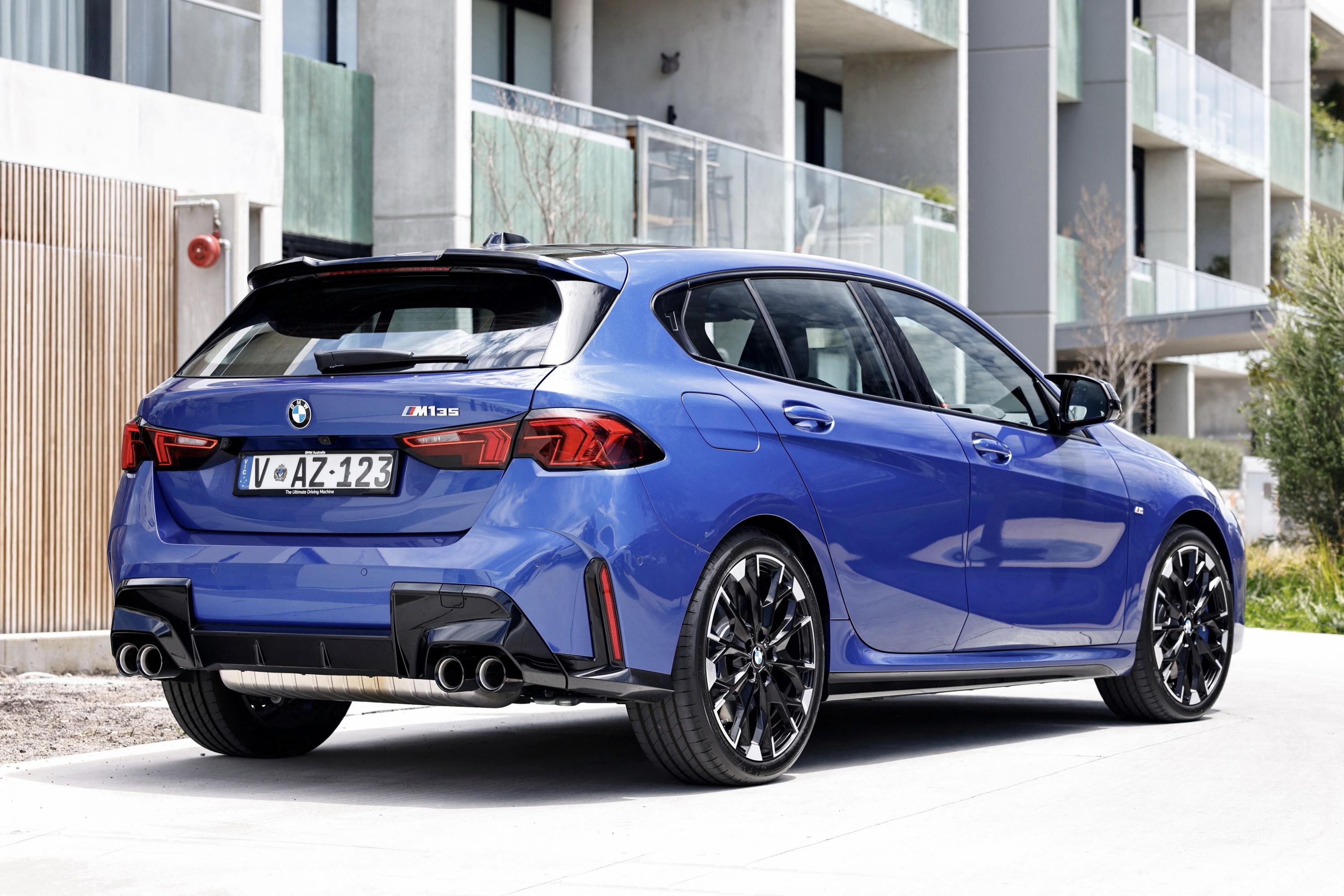 BMW 1 Series hatch to return to rear-wheel drive – report