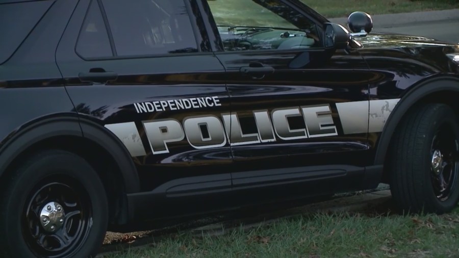 Independence patrol car hit by driver while responding to I-70 crash