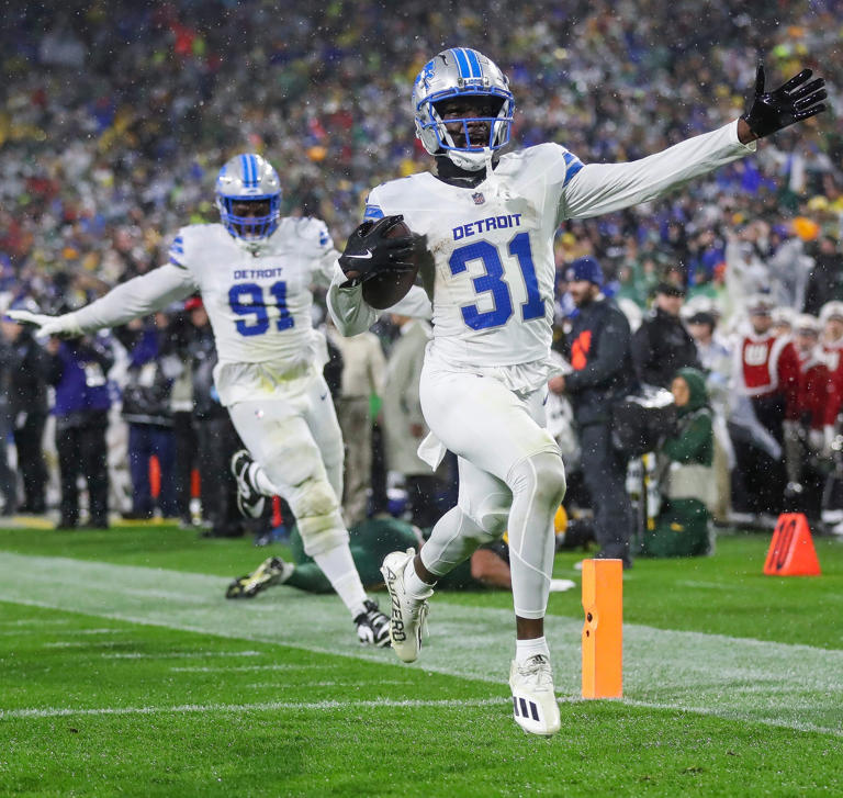 Detroit Lions, shorthanded and all, pull off huge divisional win over ...