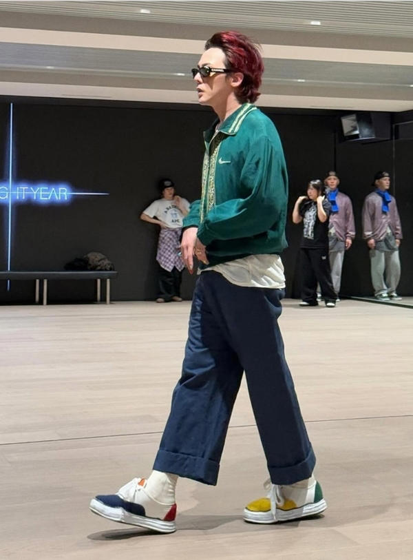 255mm 짝짝이 신발 주인공 지드래곤 이었다 또 한번 글로벌 품절사태