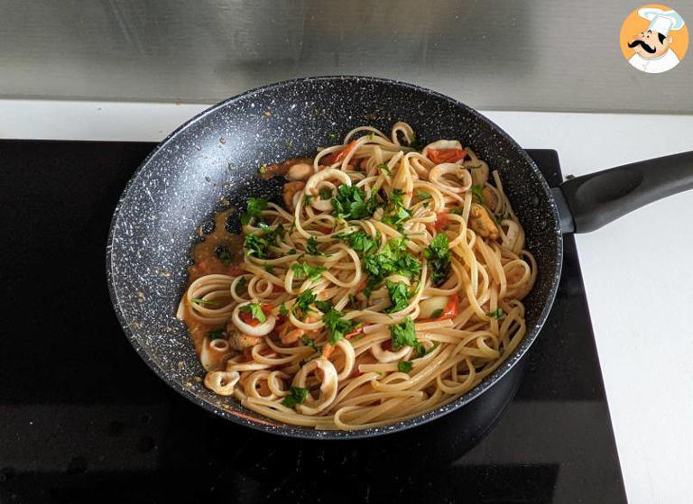 Pasta with seafood, a delicious and very quick dish