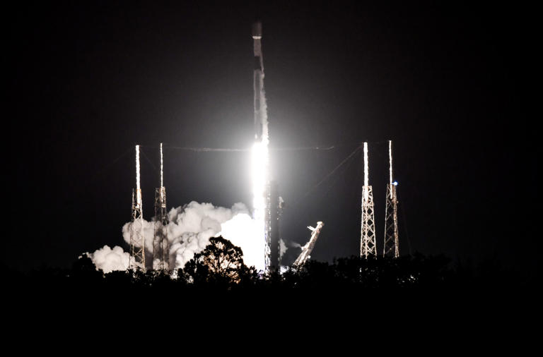 SpaceX launch: Live updates from Starlink Falcon 9 launch at NASA's ...