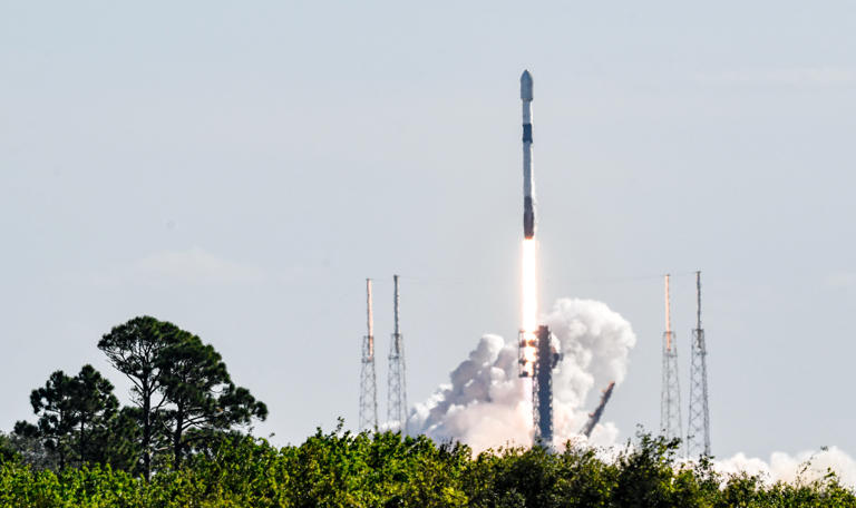 SpaceX launch: Live updates from Starlink Falcon 9 launch at NASA's ...