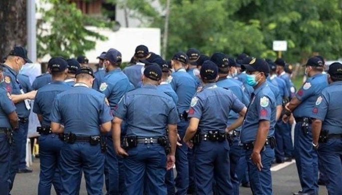 8,000 cops to secure Metro Manila this Christmas 8,000 cops to secure Metro Manila this Christmas