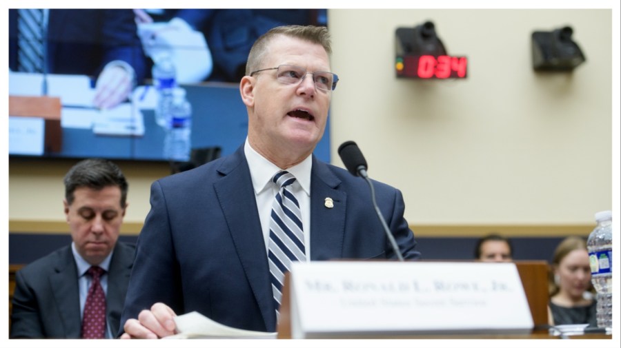 Former Secret Service leader Ronald Rowe is retiring