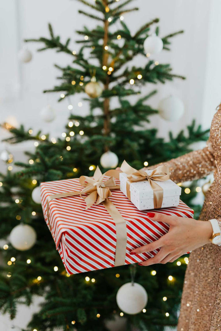 10 Ways to Save Money This Christmas