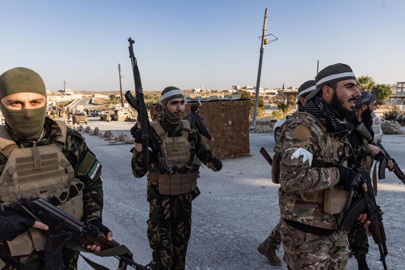 Syrian rebels enter Hama city, pushing army forces to withdraw Syrian rebels enter Hama city, pushing army forces to withdraw