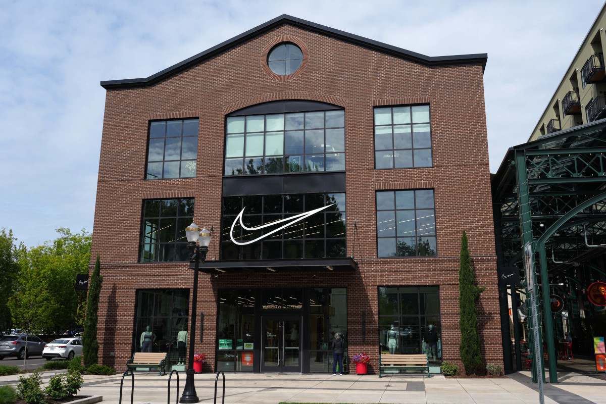 Nike Is Selling Jordan Arm Bands for only $11