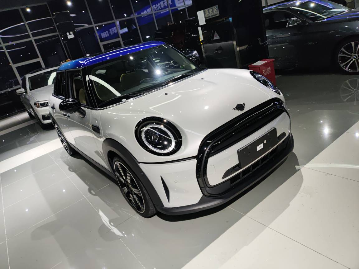 MINI MINI 2022款 1.5T COOPER 五门版 The Coopers 纪念版实拍图